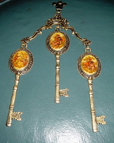 24K Goldplated Hanging Three Key Wall Art #300425