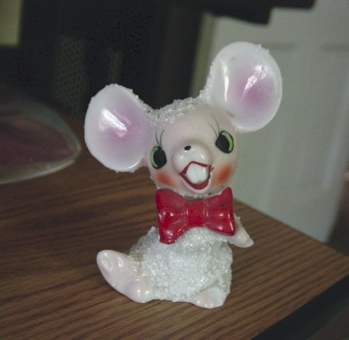 Vintage Hand Painted Buck Tooth White Mouse Figurine #301286