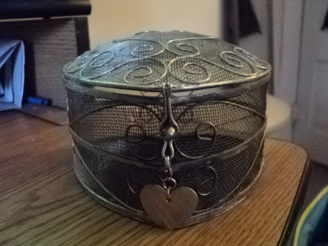 Wire Mesh Heart Shaped Basket with Lid and Hook Closure #301630