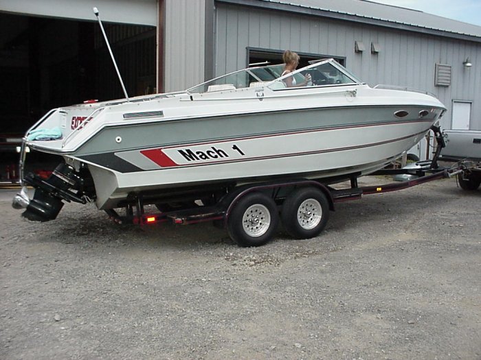 1989 Magnum Mach 1/ 25' Off Shore style