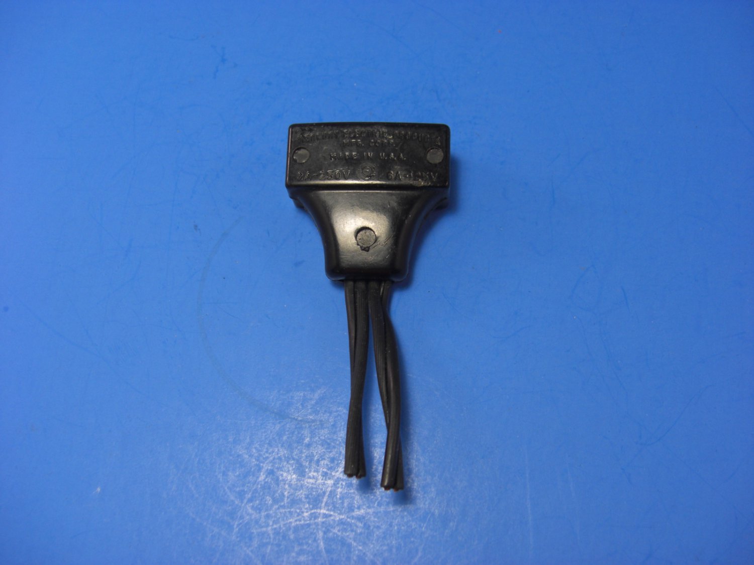 Original Mercury Sewing Machine Replacement Plug 6A-125 V