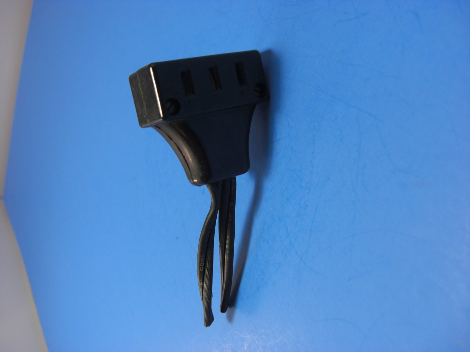 Original Mercury Sewing Machine Replacement Plug 6A-125 V