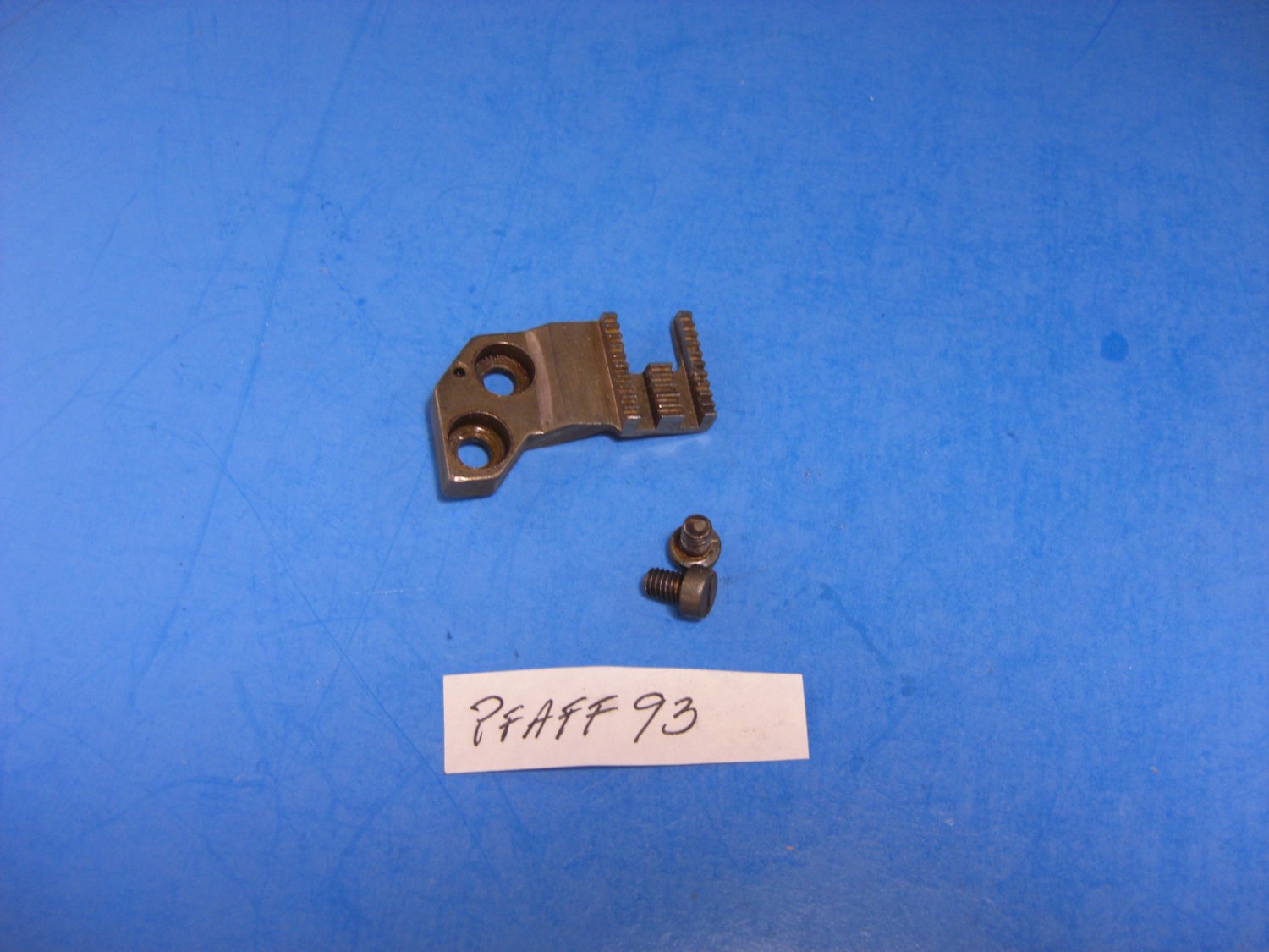 Pfaff 93 Sewing Machine Feed Dog With Screws