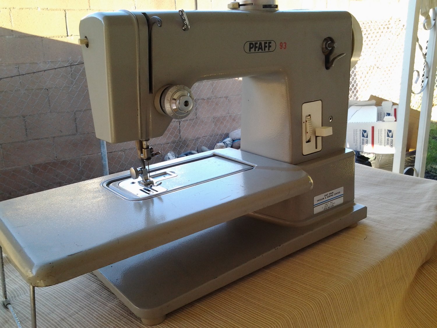 Pfaff 93 Sewing Machine Zigzag Foot With Screw