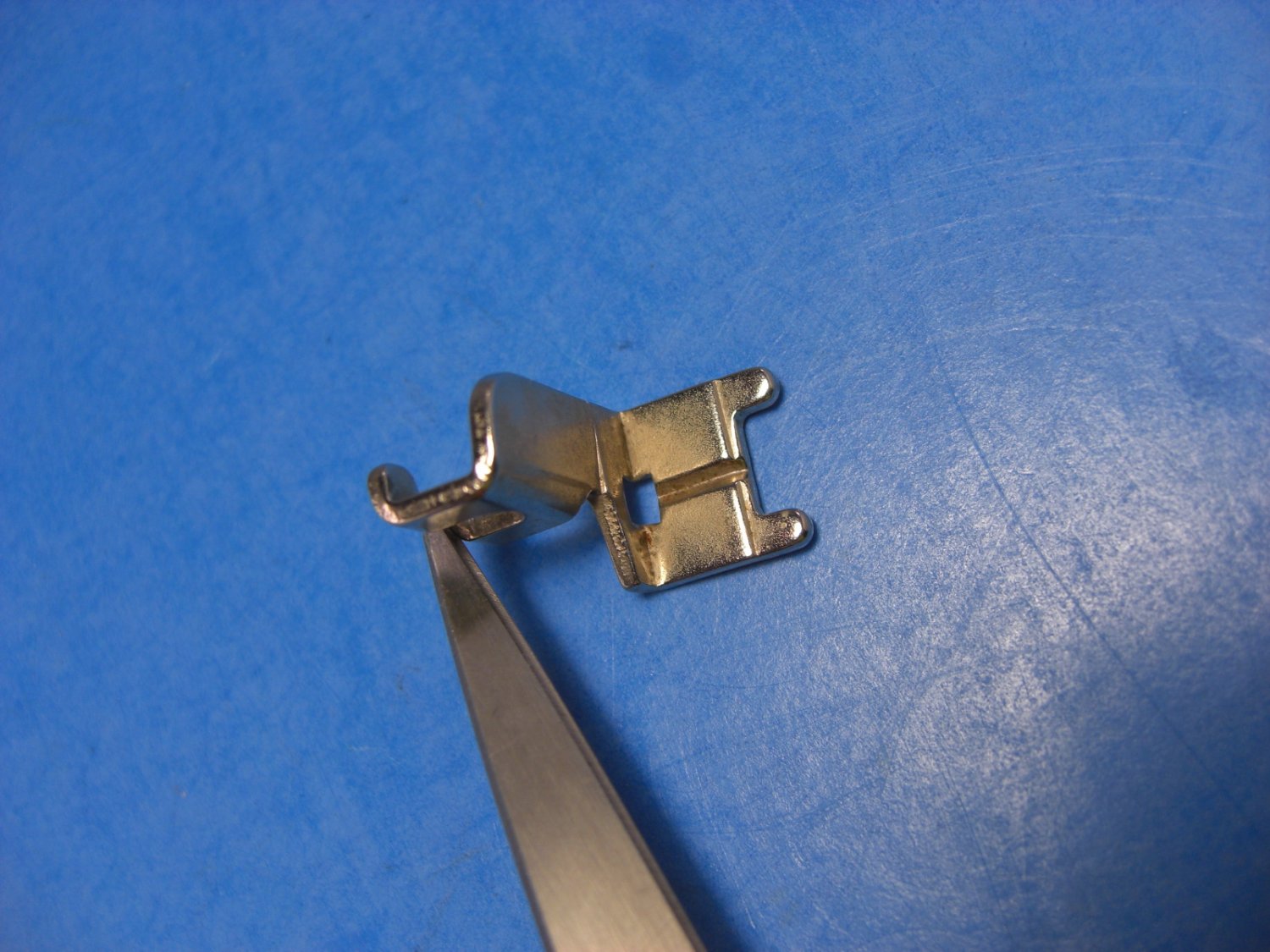 Singer Sewing Machine Low Shank Button Foot 161613 Gt. Brit.