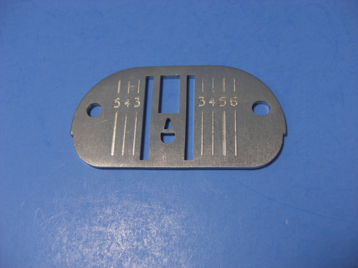 SINGER Sewing Machine Needle Plate Part 381385