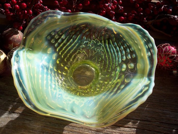 Opalescent Vaseline EAPG Glass ARGONAUT SHELL Nautilus Tray Whimsy Piece