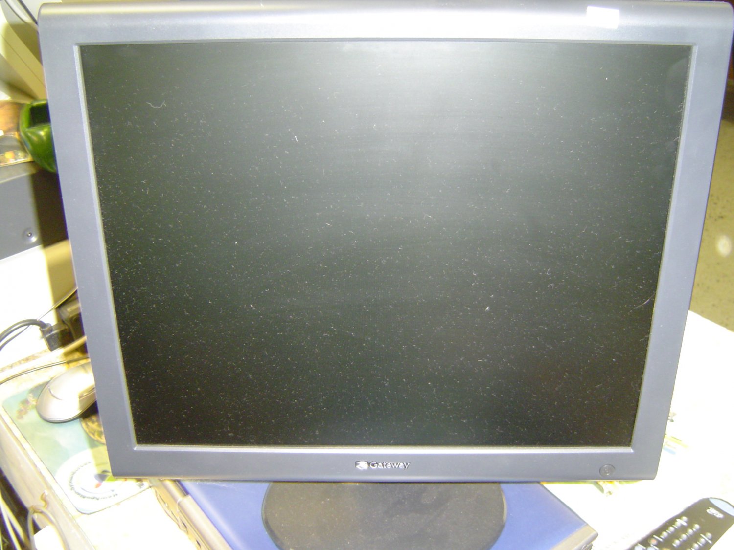 Used Gateway FPD1965 900G 19 inch LCD Monitor