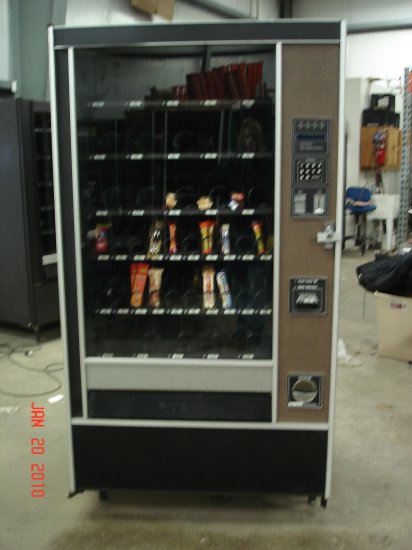 Rowe 5900 Sr. Snack Vending Machine