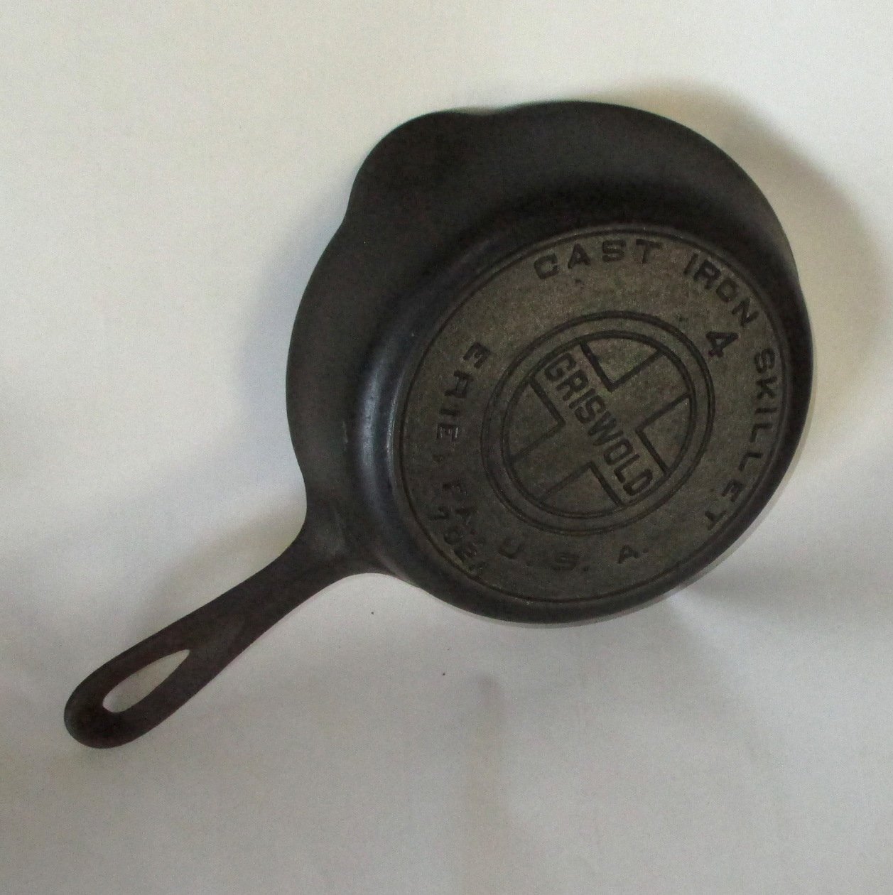 griswold-cast-iron-no-4-skillet-702a-rim-block-letters
