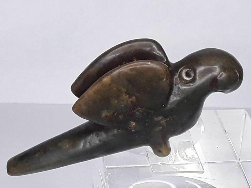 Ancient Chinese Nephrite Jade Toggle Pendant of a free standing bird