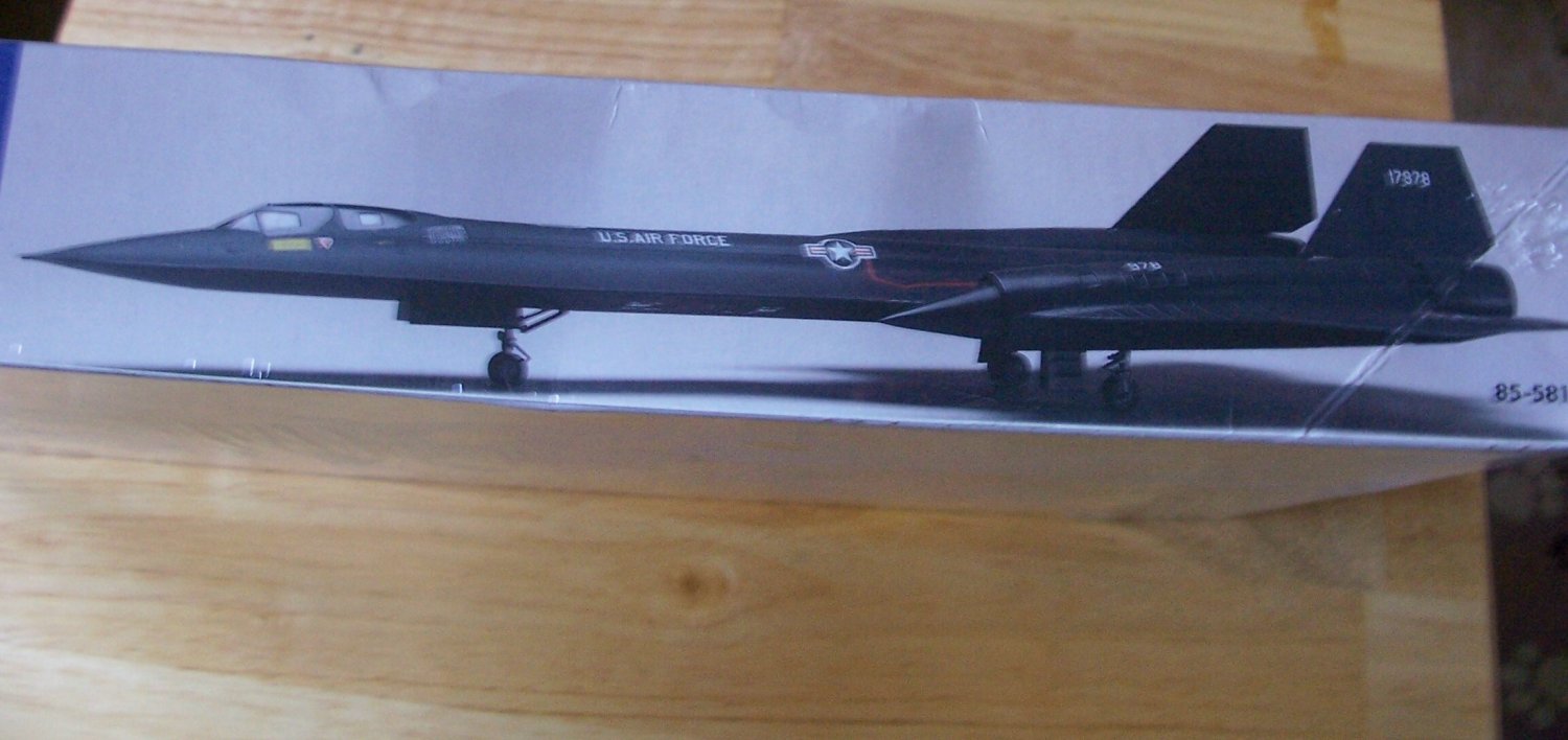 Revell SR-71 Blackbird Model Airplane Kit Sealed Box 1:72 Scale