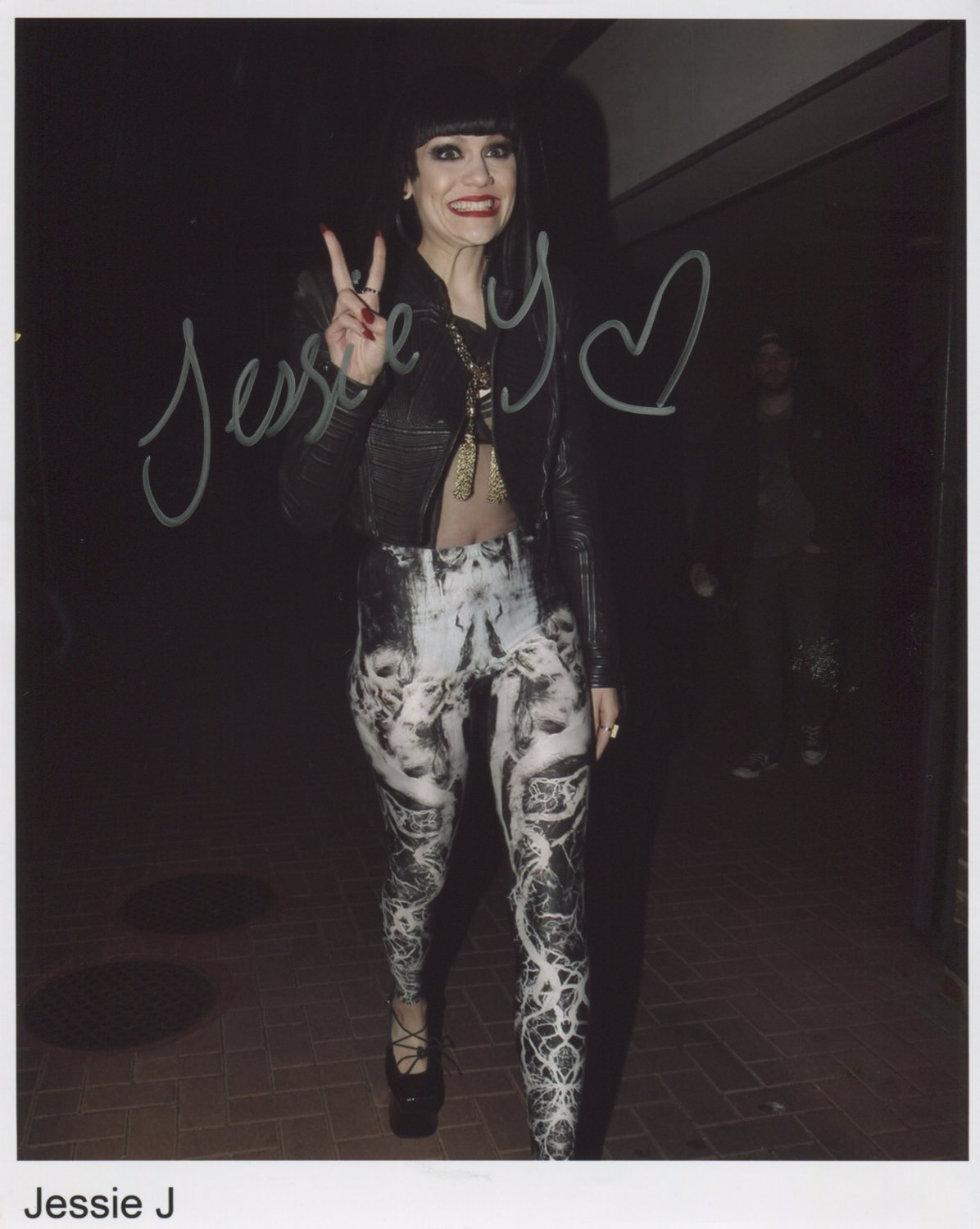 Jessie J SIGNED 8" x 10" Photo + Certificate Of Authentication 100% Genuine