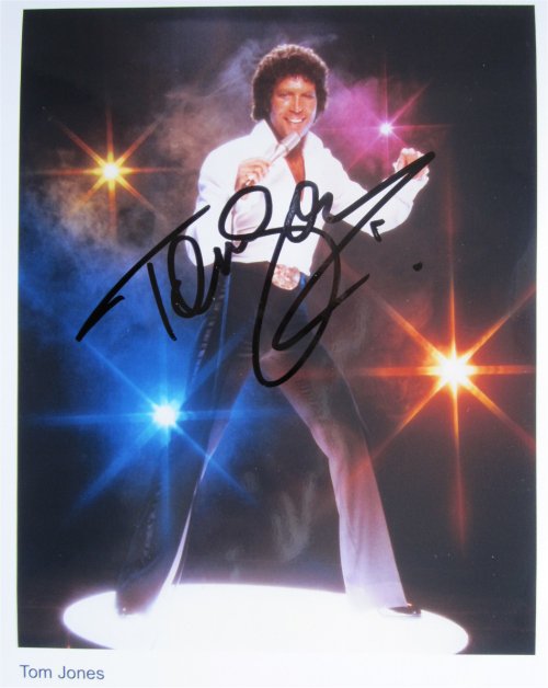 SUPERB TOM JONES SIGNED PHOTO + COA!!!