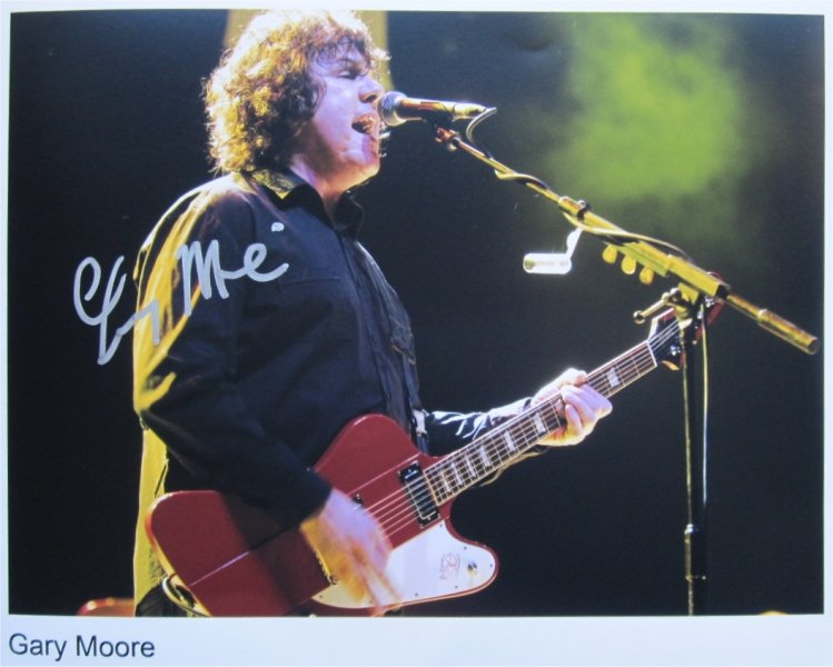 SUPERB GARY MOORE SIGNED PHOTO + COA!!!