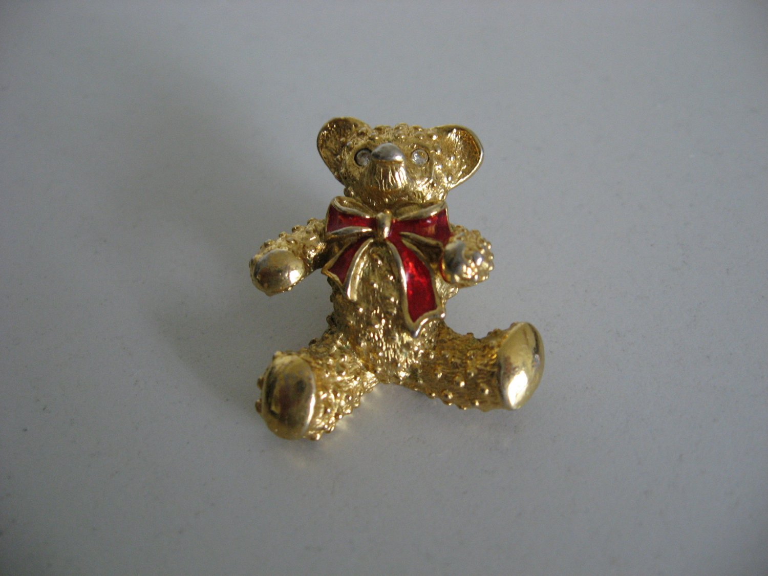 Avon 1989 Teddy Bear Pin
