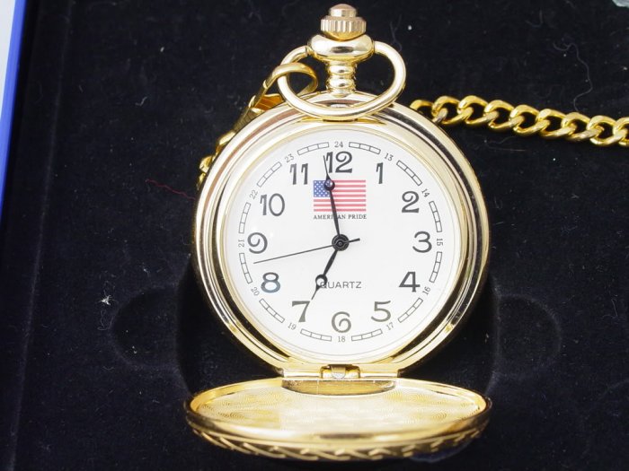 Jeff Gordon #24 Knife & Pocket Watch in Collectible Tin