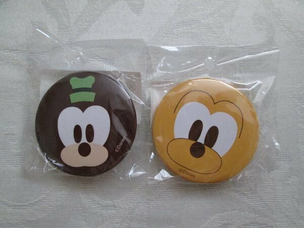 NIP Set of 2 Disney Goofy & Pluto Face Pin Back Buttons Badges