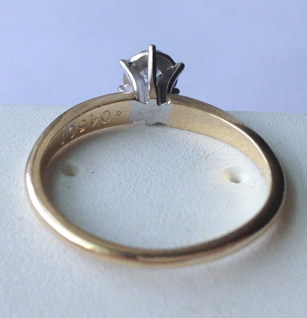 14K solid gold Starfire diamond ring 2.5mm size 5.5 used