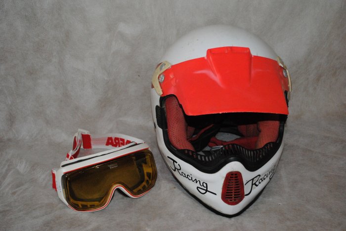 BELL MOTO 5 RACING HELMET WITH GOGGLES