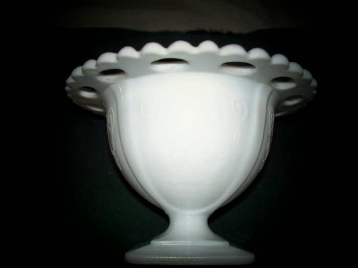 INDIANA MILK GLASS:LORRAINE LACE EDGE-PATTERN