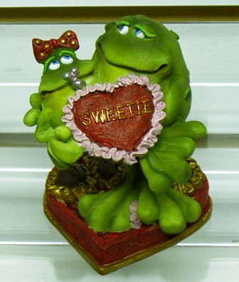 Russ Toadily Yours Valentine Frog Holding Girl 29077 FREE USA SHIPPING!
