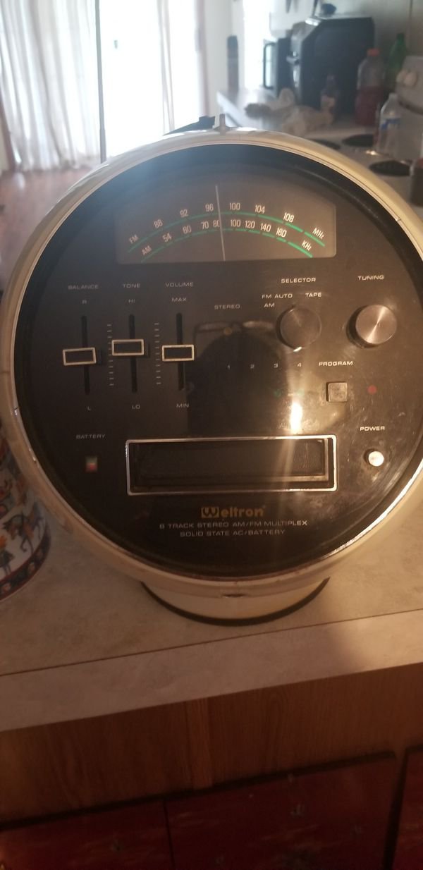 Vintage 1971 space ball 8 TRACK AM/FM Radio