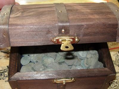 100 ANCIENT ROMAN COINS UNCLEANED IN TREASURE CHEST