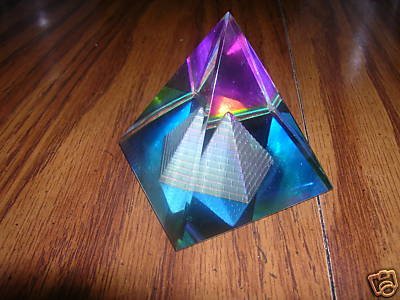 BEAUTIFUL LEAD CRYSTAL PYRAMID PRISM 50mm X 2 X 2 1/2