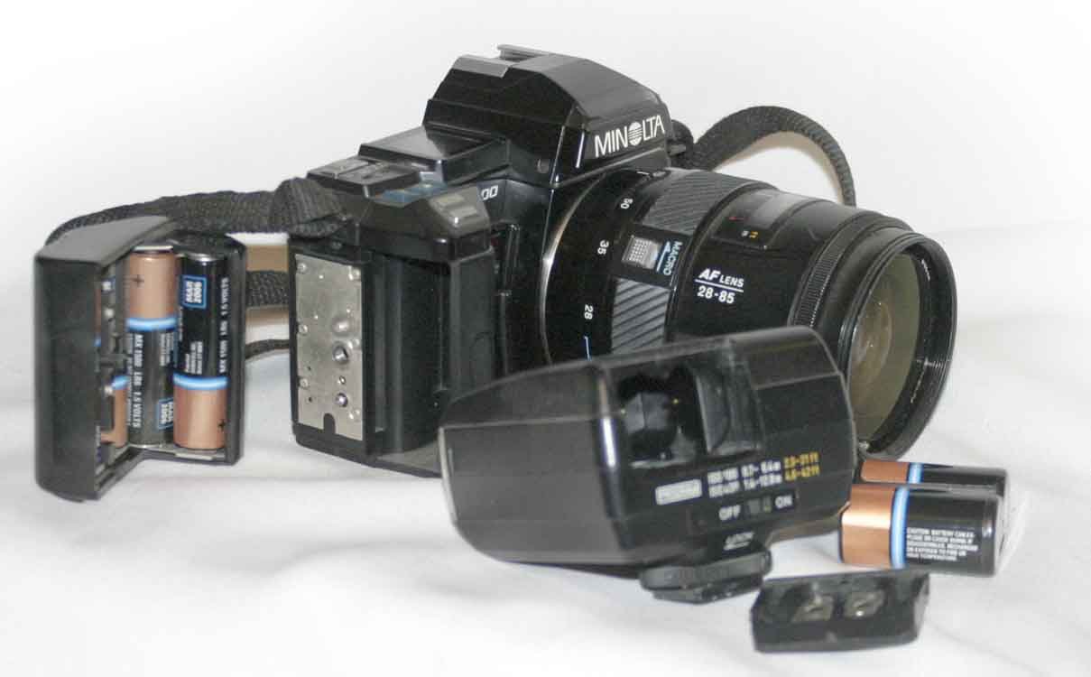 Minolta Maxxum 7000 Auto Focus Camera, Flash, Zoom Lens