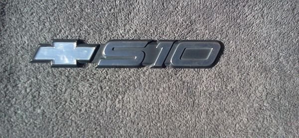 OEM Chevrolet S10 Body/Dash Emblem EXCELLENT Condition