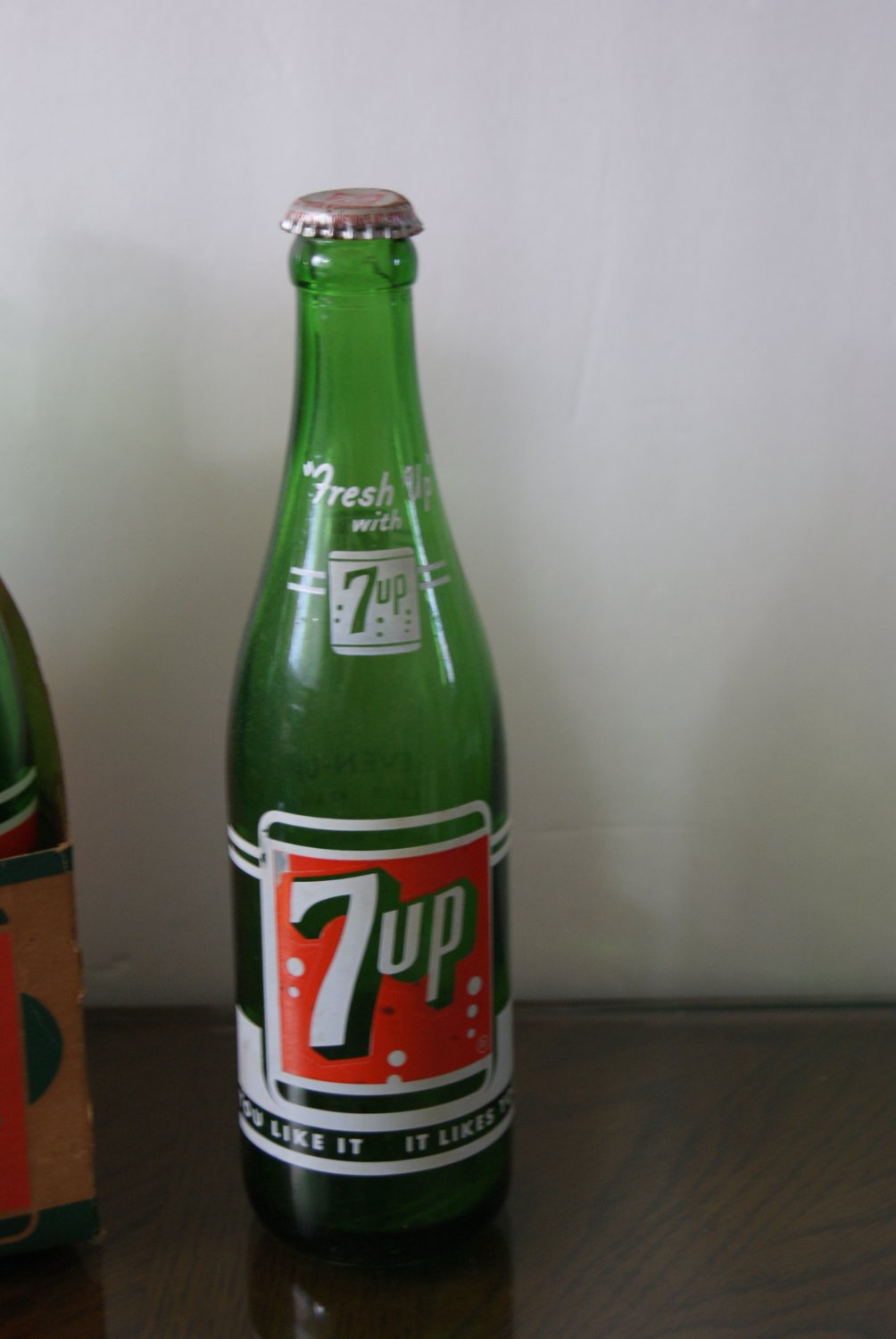 7UP bottles with carton