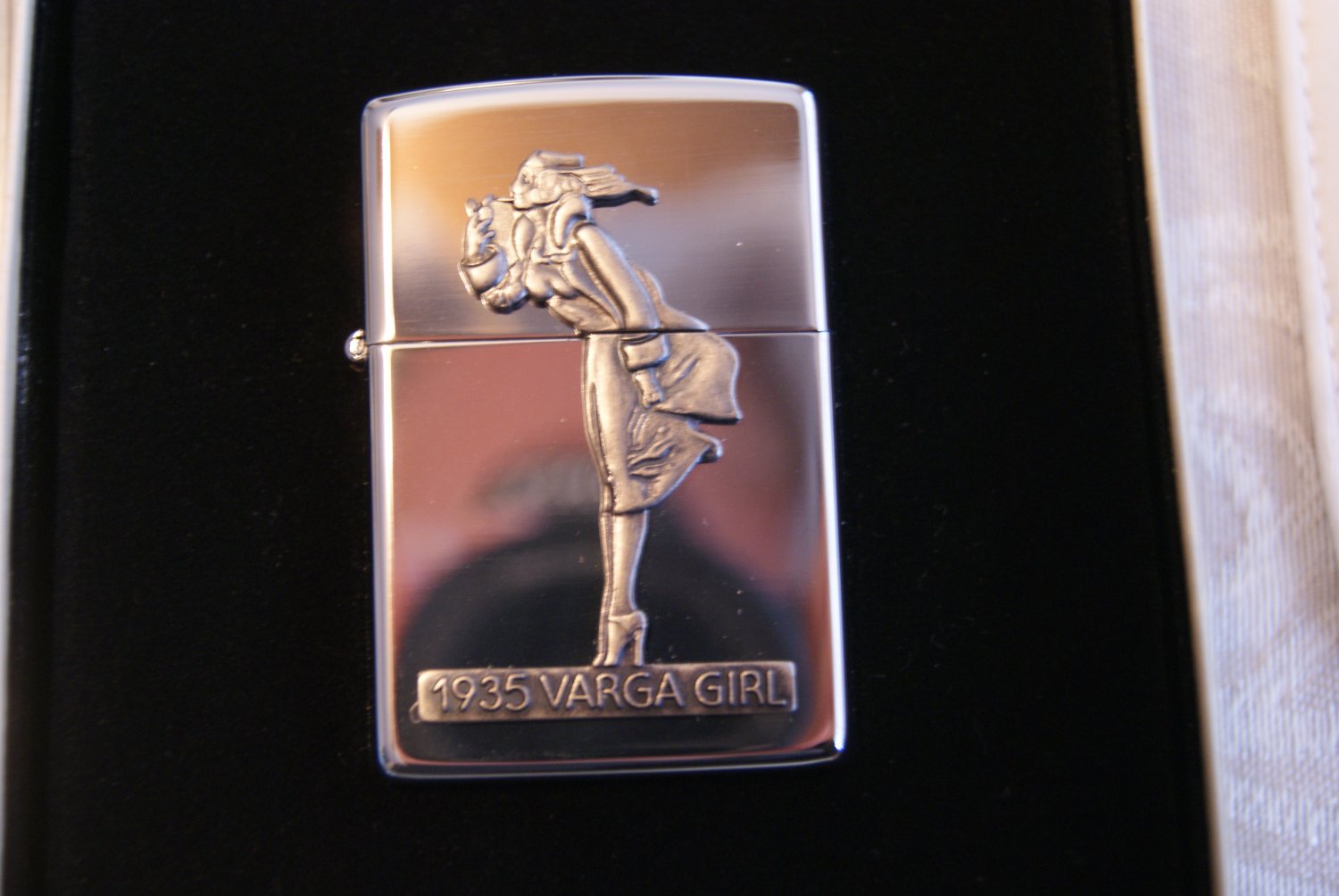 The Varga Girl 1935 Zippo Windproof lighter