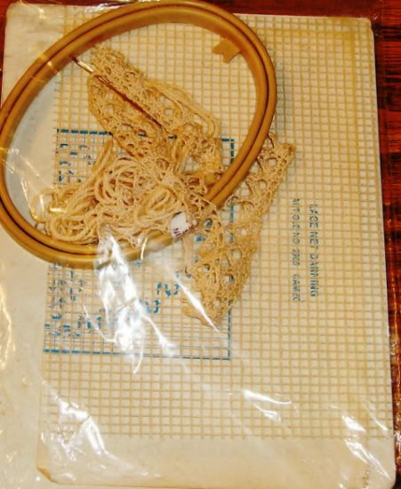 BEAUTIFUL LACE NET DARNING KIT - CAMEO-NEEDLEMAGIC