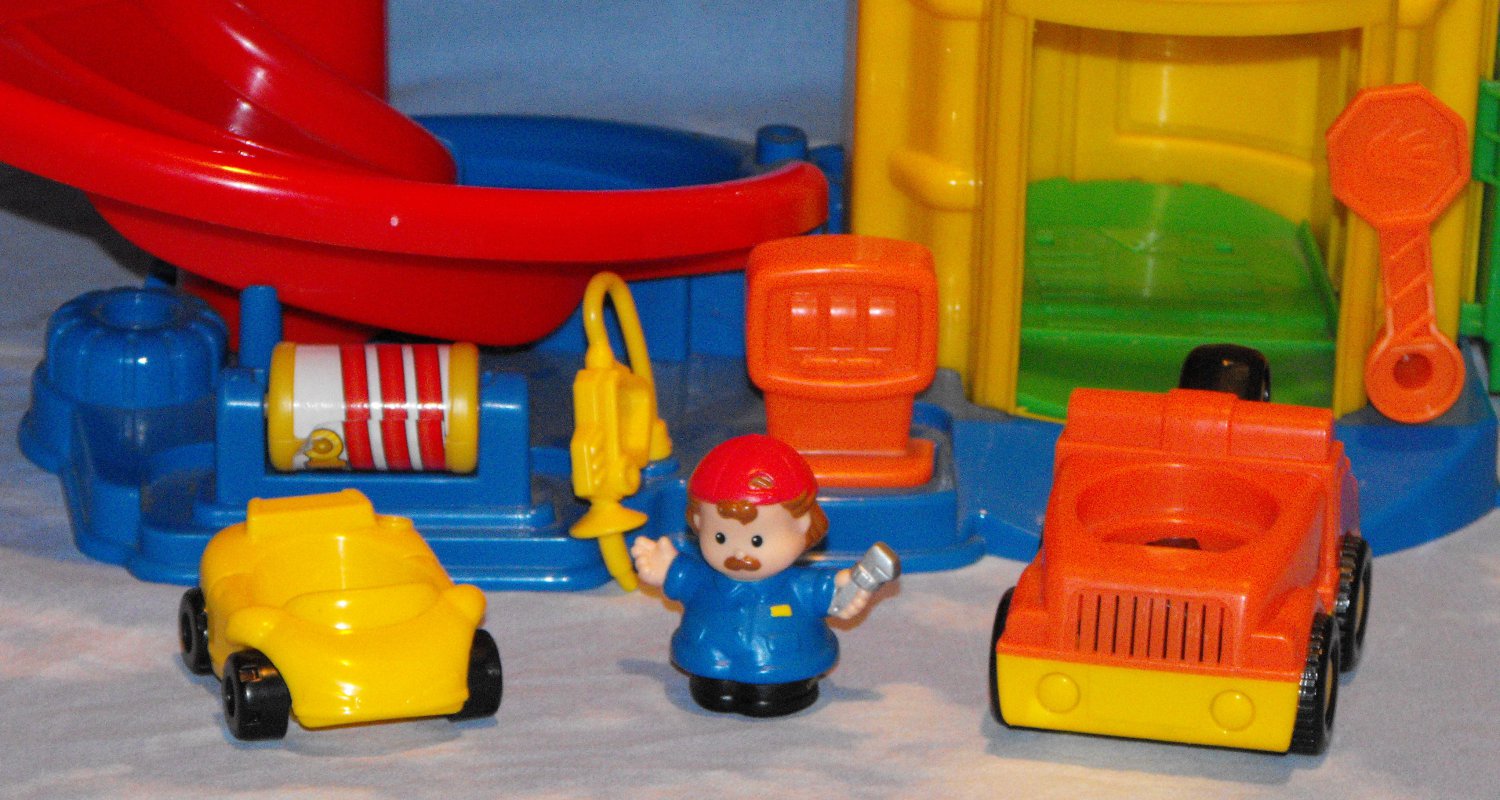 Fisher-Price Little People Racin' Ramps Garage