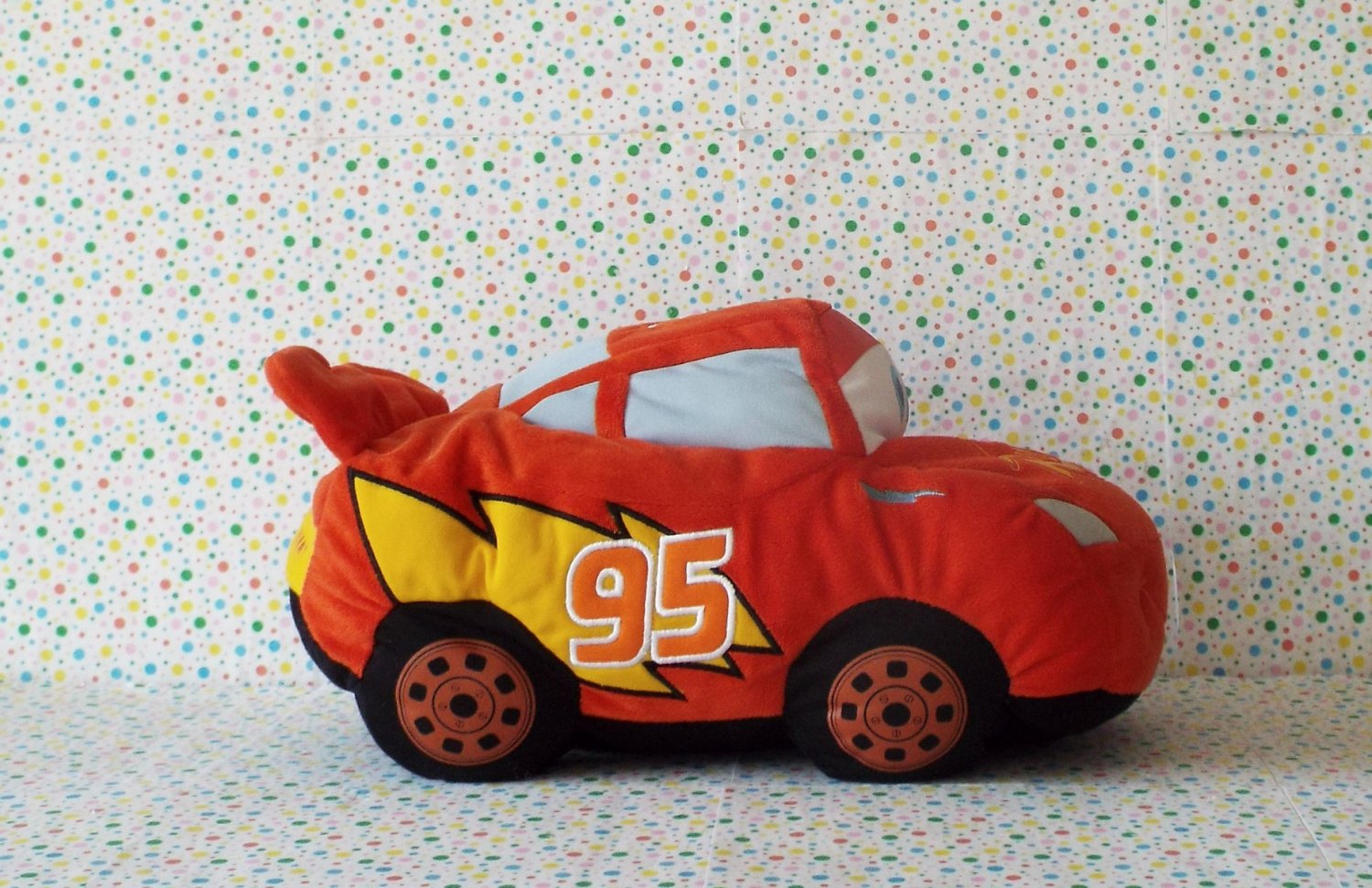 Disney-Pixar Cars Lightning McQueen Stuffed Car