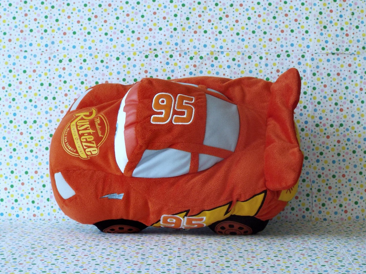 Disney-Pixar Cars Lightning McQueen Stuffed Car