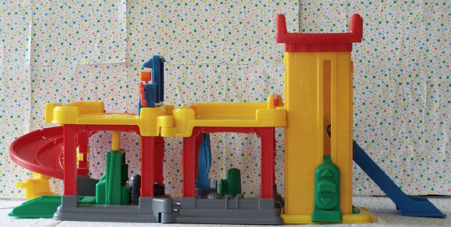 *5/16*SOLD~ Fisher Price Little People Ramps Around Garage
