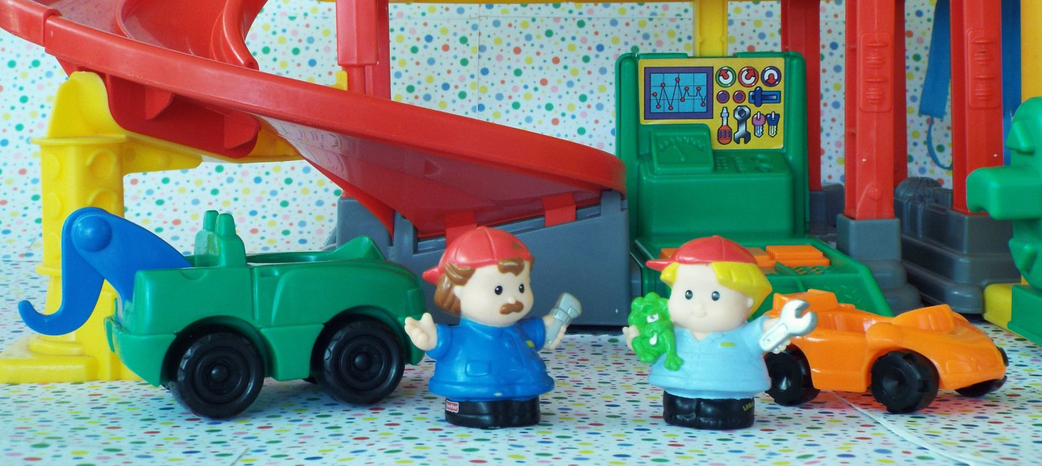 *5/16*SOLD~ Fisher Price Little People Ramps Around Garage