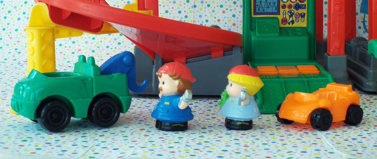 *5/16*SOLD~ Fisher Price Little People Ramps Around Garage