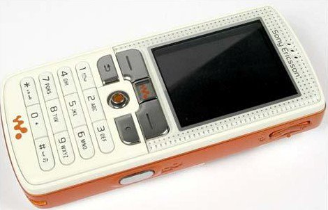 UNLOCKED SONY ERICSSON W800i CELL PHONE