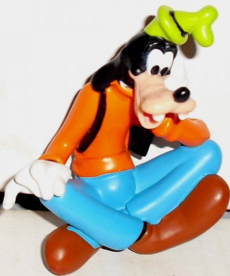 GOOFY PVC Figure sitting legs crossed 3.25", Disney