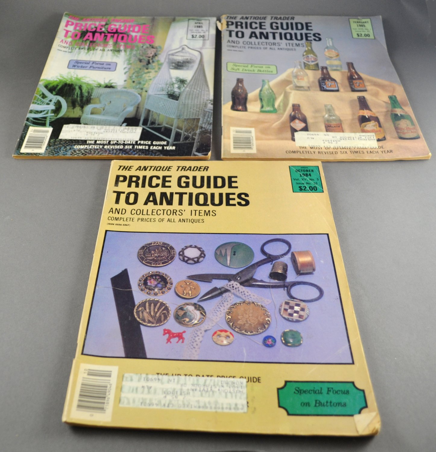 Lot of 25 Antique Trader Price Guide to Antiques & Collectors' Items 1980s