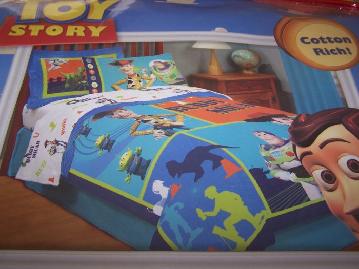Toy Story Buzz Lightyear Woody Twin Comforter and Sheet Set