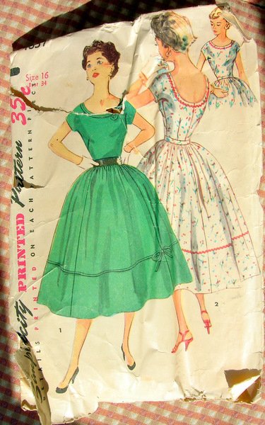 Fifties Low Cut Back Dress Vintage Sewing Pattern Simplicity 4637