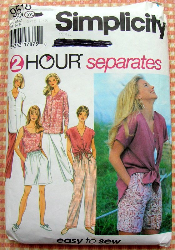 Misses Top, Shorts, Tunic and Pants Sewing Pattern Simplicity 9518
