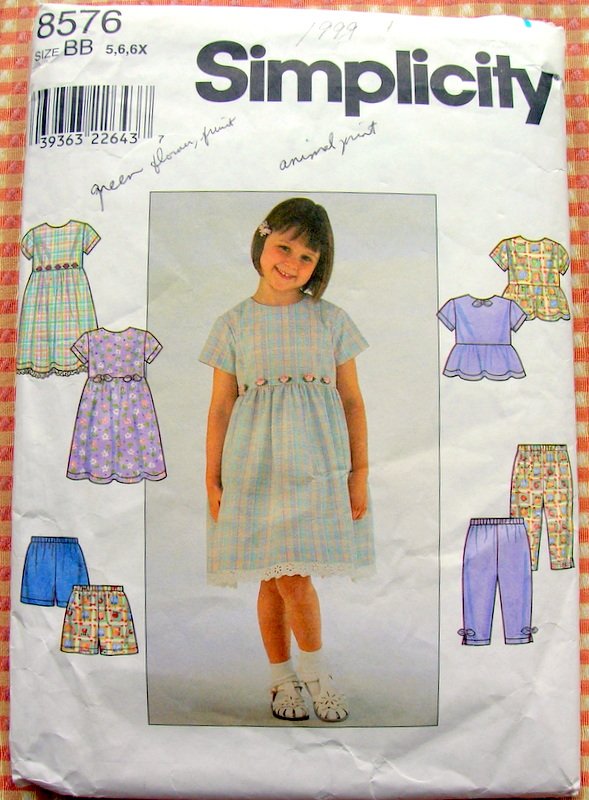 Girl's Dress, Capri Pants, Top and Shorts Sewing Pattern Simplicity 8576