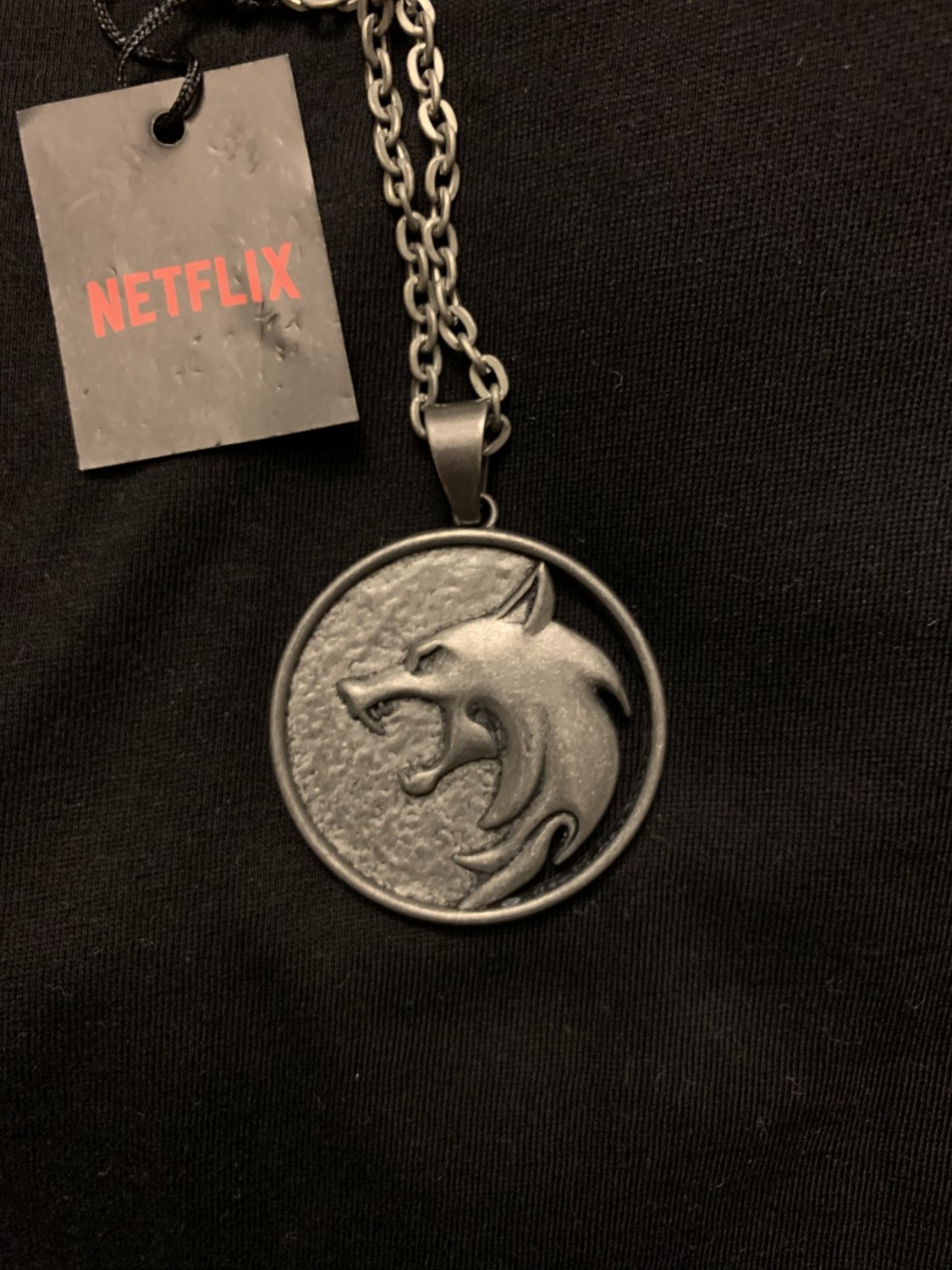 Official Netflix The Witcher Pendent Medallion and T-shirt from the 1st ...