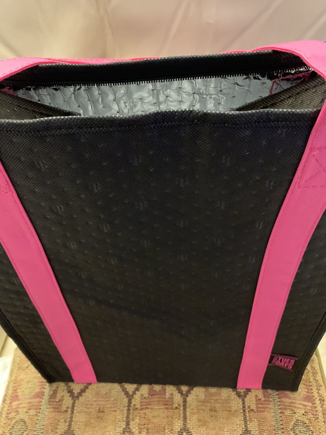 T-Mobile Tuesday Swag (scarf, thermal insulated bag, pool float ...