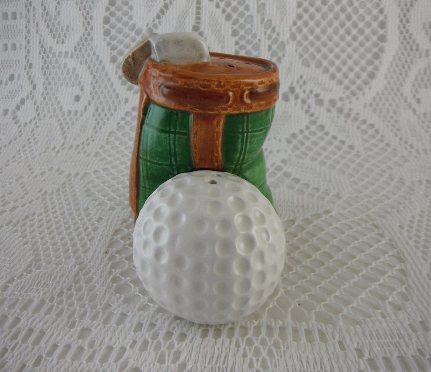 Vintage Ceramic Golf Ball and Bag Salt and Pepper Shakers tblxs3
